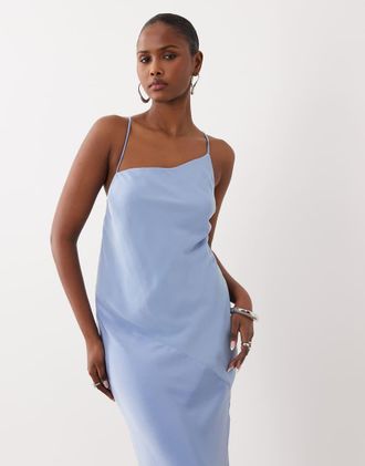 Asos Robe longue 2-en-1 &agrave; bretelles fines et empi&egrave;cements en satin - Bleu clair-multicolore