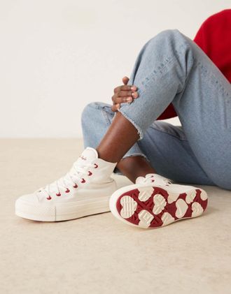 Converse Chuck Taylor All Star Lift Hi Valentines - Sneaker in Wei&szlig; mit Herz-Detail