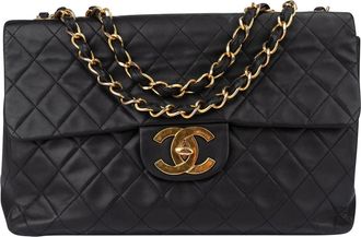 Chanel Crossbody Bags - Chanel Quilted Lambskin 24K Gold Maxi Single Flap - Gr. unisize - in Schwarz - f&uuml;r Damen