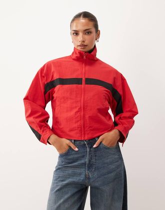 Lioness veste coupe-vent &agrave; col chemin&eacute;e essentielle rouge et noire