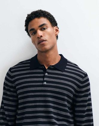 Arket Poloshirt aus reiner Merinowolle mit langen &Auml;rmeln in Marineblau gestreift