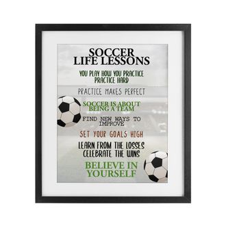 Stupell Industries Kunstdruck Soccer Life Lessons, gerahmt, unter Glas, Design von Kim Allen, 53,3 x 43,2 cm, Schwarz