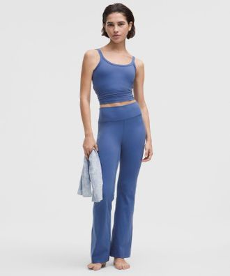 lululemon Groove Hose mit ausgestelltem Bein und hohem Bund aus Nulu Kurz f&uuml;r Frauen - Gr&ouml;&szlig;e 10 in Brilliant Blue