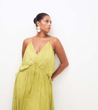 Asos Curve ASOS DESIGN Curve - Robe longue smock&eacute;e &agrave; bretelles avec liens sur le c&ocirc;t&eacute; - Vert olive d&eacute;lav&eacute;-Multi