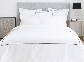 Vente-Unique Parure de lit percale de coton 80 fils/cm&sup2; - Housse de couette 220 x 240 cm + 2 taies doreiller - Blanc bourdon noir - CHARMY de PALACIO