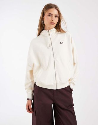 Fred Perry Kapuzenpullover in Ecru mit Kontrastabschl&uuml;ssen und Logo-Neutral