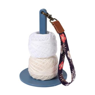 Generic Garnhalter Kunststoff Spinnen Strickwerkzeuge H&auml;kelst&auml;nder DIY N&auml;hgarnspule mit Handschlaufe Wollkn&auml;uelwickler(Blue)