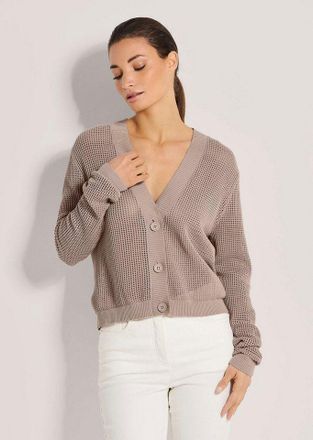 Madeleine Strickjacke Kurze Ajour-Strickjacke mit Kn&ouml;pfen Uni-Design mit femininem V-Ausschnitt und Knopfverschluss