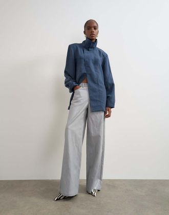 Topshop Hose aus Kunstleder mit mittelhohem Bund und weitem Bein in Hellgrau-Keine Farbe