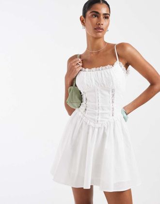 Kiss The Sky Maisie - Robe courte &agrave; volants et d&eacute;tail corset - Blanc