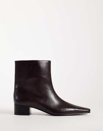 Mango bottines Chelsea &agrave; talon et bout pointu en simili cuir couleur chocolat-Marron