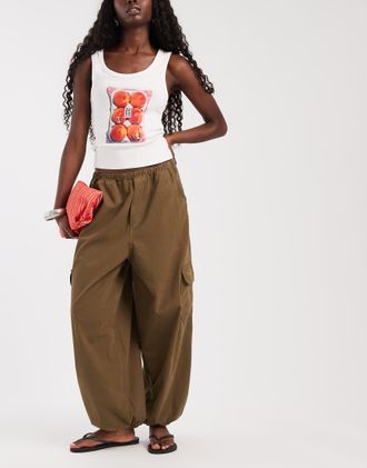 Asos Pantalon bouffant avec poches cargo - Kaki-Vert