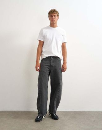Topman Jeans mit Barrel-Fit in verwaschenem Schwarz