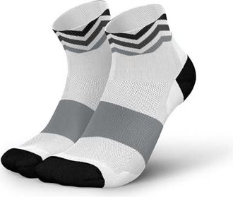 INCYLENCE ULTRALIGHT Paire de chaussettes de course courtes pour homme et femme avec compression légère, Blanc ondulé, 35-38