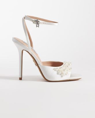 Steve Madden Atheria - Sandaletten aus elfenbeinwei&szlig;em Satin mit Perlenverzierung und Absatz