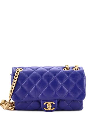 Chanel petit sac port&eacute; &eacute;paule matelass&eacute; Pillow Crush Flap - Bleu