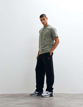 Nike Jordan schwere Jogginghose mit geradem Bein und Logo in Schwarz