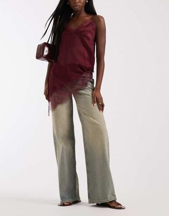 Pieces Jeans in Mittelblau mit brauner Waschung und weitem Bein