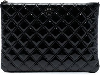 Chanel Clutches - Medium Quilted Patent Double Stitch O Case Clutch - Gr. unisize - in Schwarz - f&uuml;r Damen
