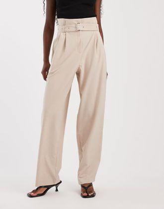Asos Elegante Karottenhose im Piratenstil in Sand mit Paperbag-Taille-Neutral
