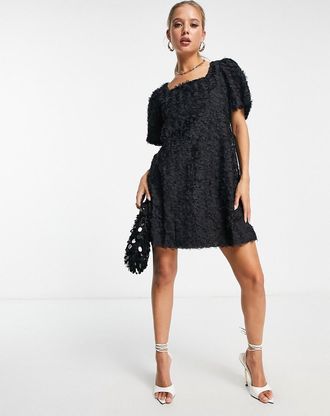 Vero Moda Y.A.S - Robe courte texturée en 3D - Noir