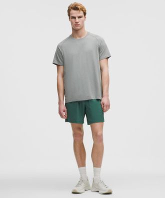 lululemon License to Train Shorts ohne Liner f&uuml;r M&auml;nner - 18 cm - Gr&ouml;&szlig;e XL in Deep Marina