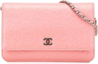 Chanel Hobo Bags - CC Embossed Lambskin Camellia Wallet On Chain - Gr. unisize - in Gold - für Damen