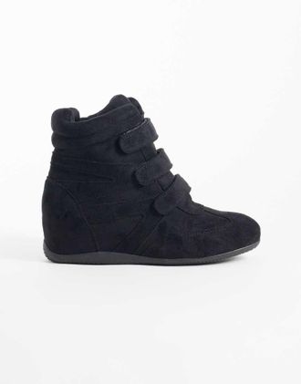 Public Desire Carmina Keilsneaker in schwarzer Velourslederoptik