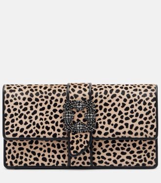 Manolo Blahnik Pochette Capri en cuir fa&ccedil;on poulain &agrave; ornements