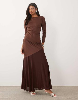 Tfnc robe longue en satin &agrave; coupe biais, col rond, jupe asym&eacute;trique en mousseline, chocolat-Marron