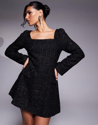 In The Style x Hannah Brown - Robe courte en boucl&eacute; structur&eacute; avec poches et col montant - Noir