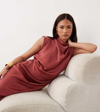 Asos Petite ASOS DESIGN Petite - Hochgeschlossenes Satin-Midikleid in Rot mit Falten am Oberteil-Orange
