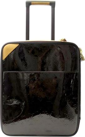 Louis Vuitton Weekender - LOUIS VUITTON PEGASE 50 MONOGRAM AMARANTE LACKLEDE - Gr. unisize - in Rot - f&uuml;r Damen