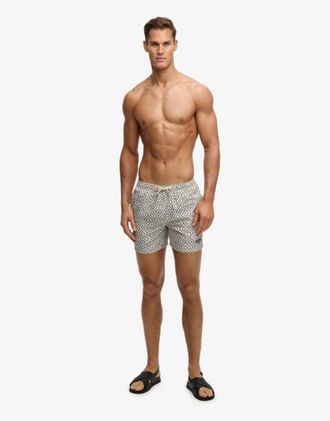 Superdry Premium - Gemusterte Badeshorts in Sashiko Marshmallow/Wollwei&szlig;, 15 Zoll Schrittl&auml;nge