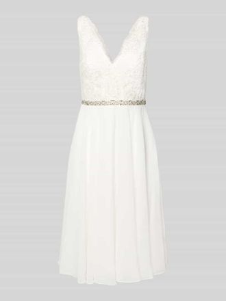 Mascara Brautkleid mit floraler Spitze und Ziersteinen