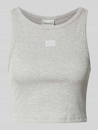 Gestuz Crop Top mit Label-Stitching Modell drew