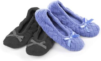 Isotoner Damen 2er-Pack Mictroterry Ballerina Slipper mit Satinschleife, Immergrün, gesteppt, Eschenholz, 36.5/37.5 EU