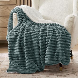 Bedsure Sherpa Decke Dunkelgrün - Warme Dicke Kuscheldecke Flauschig, Sofadecke Couchdecke Winterdecke, Wohndecke 150x200 cm XL Wohn- & Kuscheldecken