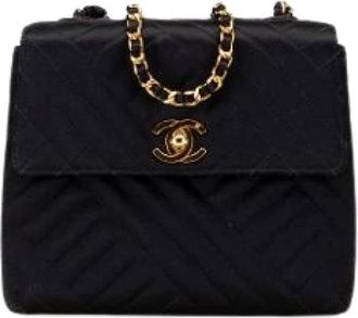 Chanel Sac bandouli&egrave;re matelass&eacute; vintage en satin pr&eacute;-poss&eacute;d&eacute; - Femme - Pre-owned - Noir - Taille: ONE Size