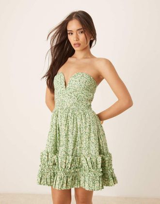 Lace & Beads Robe courte en coton imprimé pâquerettes avec ourlet volanté et encolure bandeau - Vert