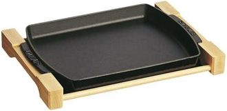 Staub Staub Teller mit Holzunterlage, rechteckig (33 x 23 cm, 1 L) schwarz