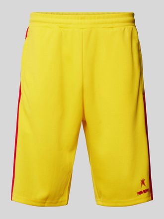 Review Regular Fit Shorts mit Label-Print