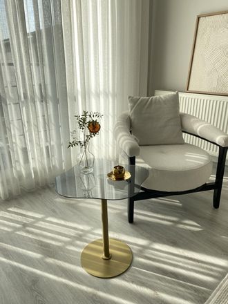 Moebel17 Beistelltisch Royale mit Weißfuß,Kaffeetisch,Couchtisch,Sofatisch,Nachttisch,Betttisch Laptoptisch für Wohnzimmer, Weiß mit Glasplatte, Büro, Einfache