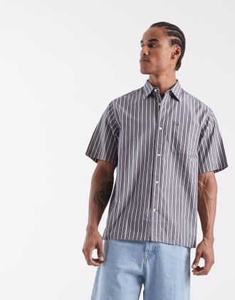 Tommy Jeans Kurz&auml;rmliges Relaxed-Fit-Hemd in gestreiftem Marineblau-Navy