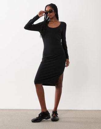 Nike Chill - Robe mi-longue en maille &agrave; manches longues - Noir