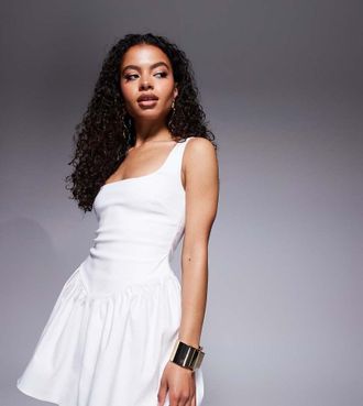 Vesper Skater-Minikleid aus Bengaline in Wei&szlig; mit eckigem Ausschnitt und tiefer Taille