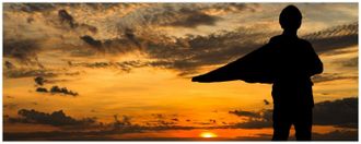 Wallario Glasbild Schatten eines Helden - 50 x 125 cm Wandbilder Glas in Premium-Qualit&auml;t: Brillante Farben, freischwebende Optik