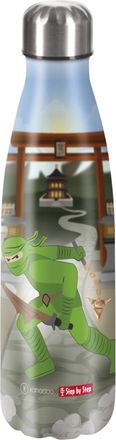 Step by Step Isolierte Edelstahltrinkflasche Ninja Kimo braun - grün, für kohlensäurehaltige Getränke, auslaufsicher mit Schraubverschluss, 100% recycelbar, für Sc
