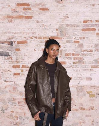 Stradivarius Oversize-Jacke in Leder-Optik in Braun mit Kragen-Brown