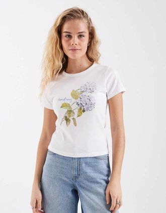 House of Sunny Hydrangea - Knapp geschnittenes T-Shirt in Wei&szlig;
